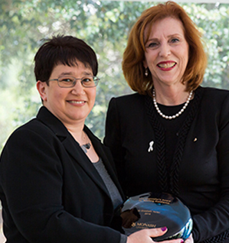 Dr Elizabeth Yuriev receives Vice-Chancellor’s Award for Teaching ...